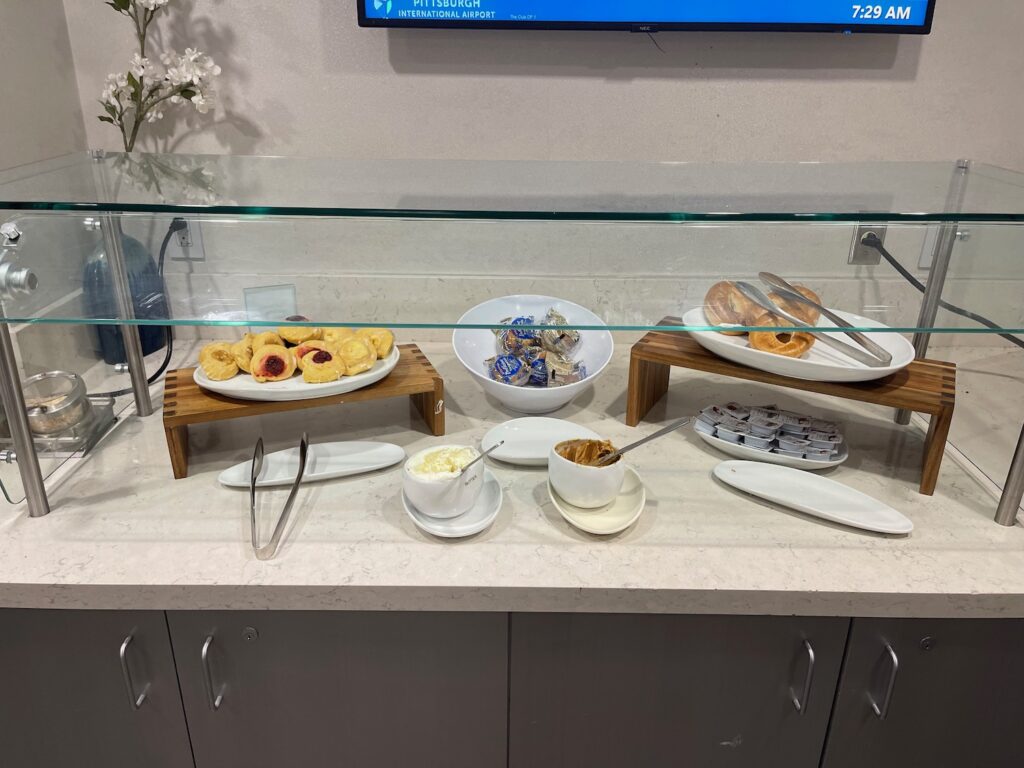 Review: The Club Pittsburgh (PIT) - Priority Pass Lounge - Live and Let ...