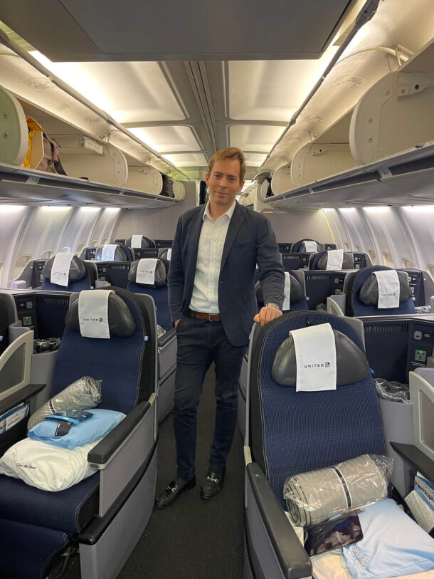 Review: United Airlines 757-200 Business Class - Live and Let's Fly