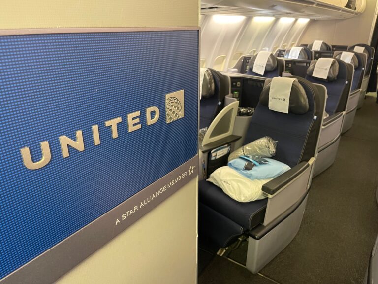 Review: United Airlines 757-200 Business Class - Live and Let's Fly