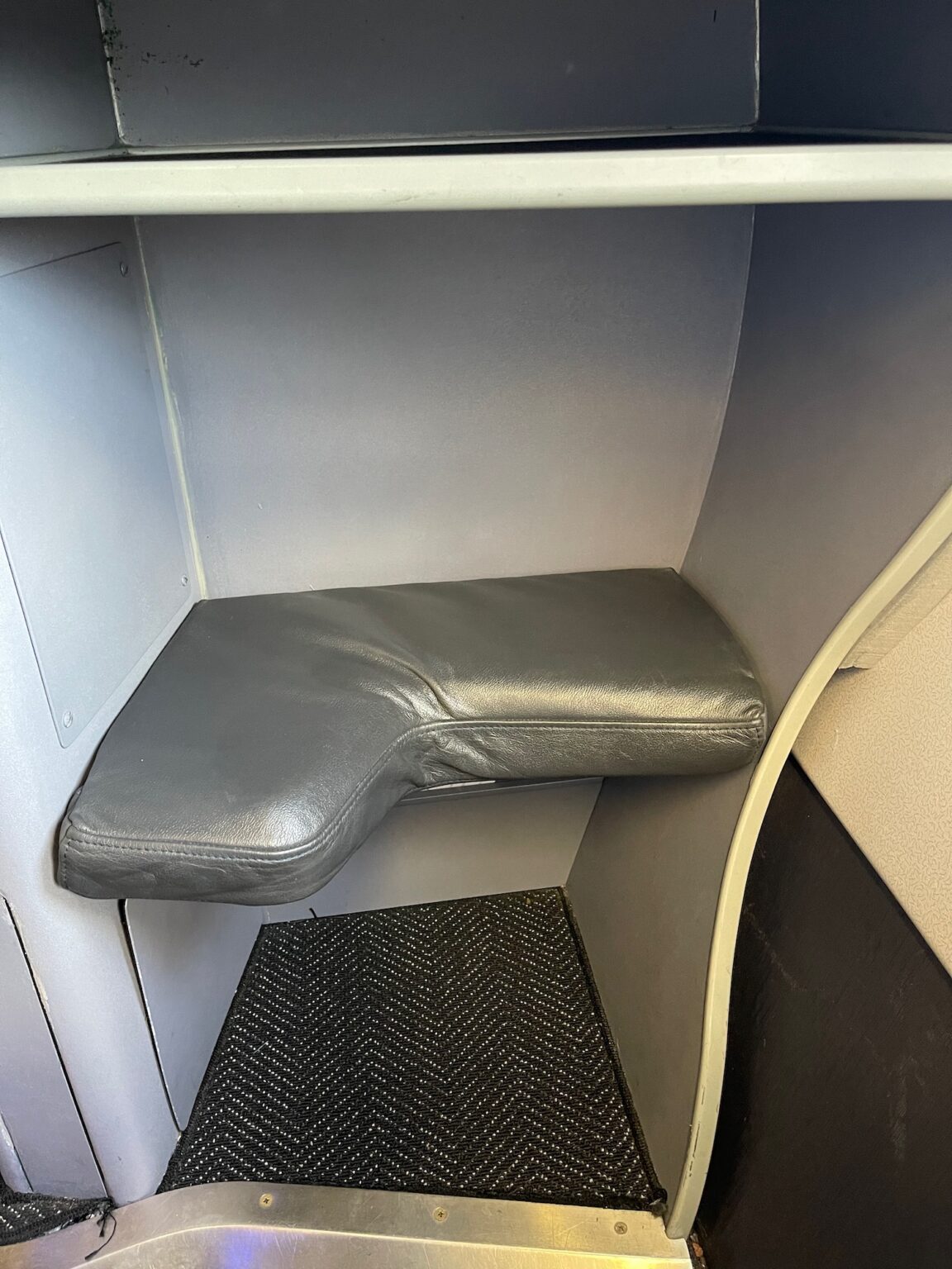 757-200 Business Class: Delta Vs. United - Live and Let's Fly