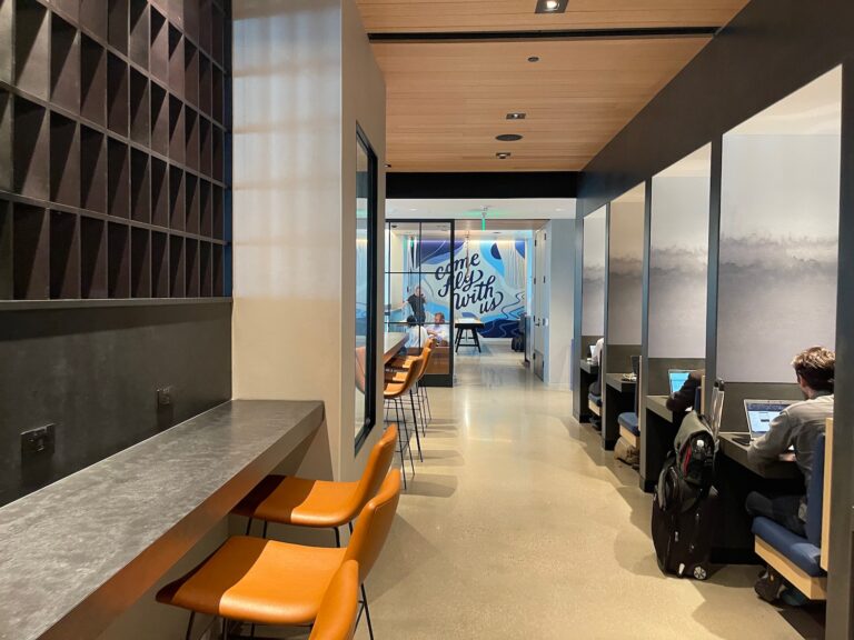 Review: United Club Denver Concourse A West (DEN) - Live and Let's Fly