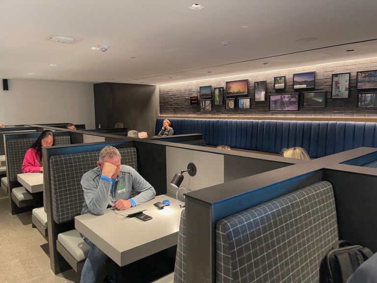 Review: United Club Denver B East (DEN) - Live and Let's Fly