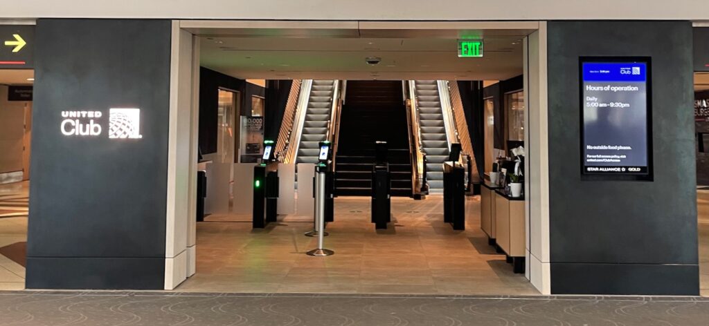 Review: United Club Denver B East (DEN) - Live and Let's Fly