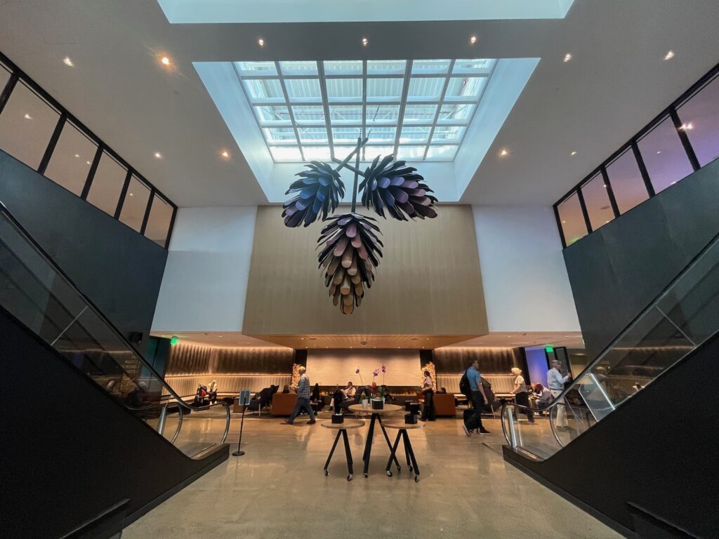 Review: United Club Denver B East (DEN) - Live and Let's Fly