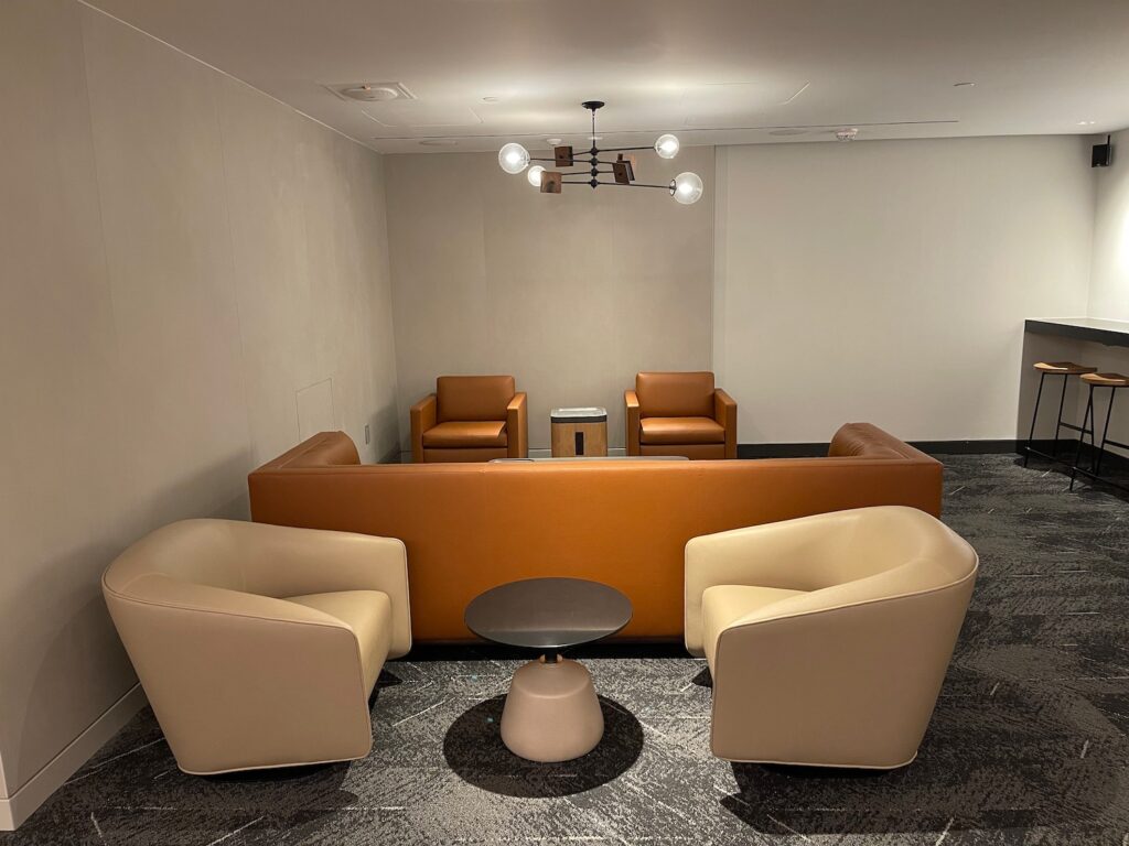 Review: United Club Denver B East (DEN) - Live and Let's Fly