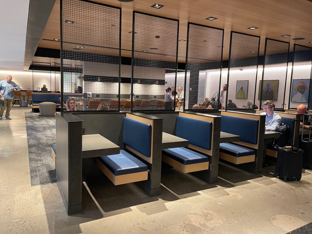 Review: United Club Denver B East (DEN) - Live and Let's Fly