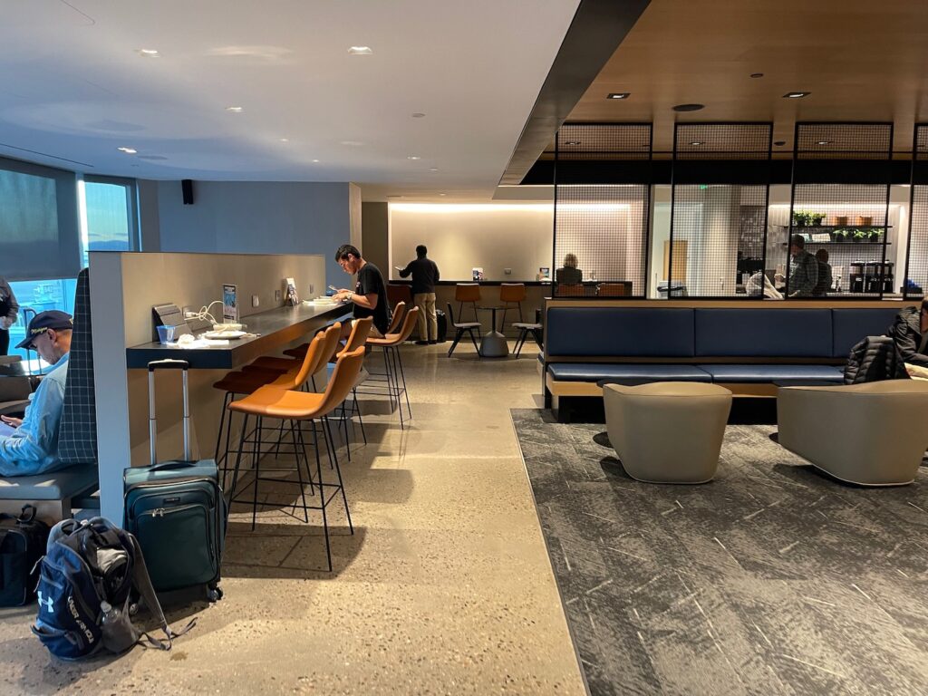 Review: United Club Denver B East (DEN) - Live and Let's Fly