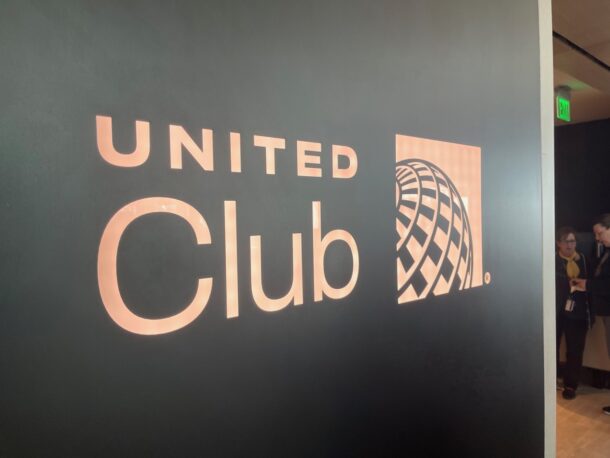 Review: United Club Denver B East (DEN) - Live and Let's Fly