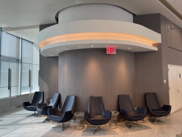Review: United Club New York LaGuardia (LGA) - Live and Let's Fly