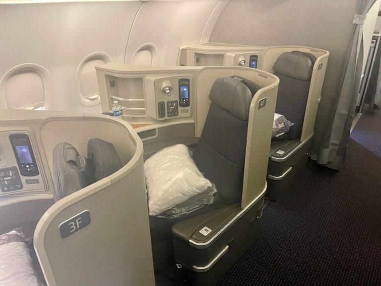 Review: American Airlines A321T First Class New York - Los Angeles ...