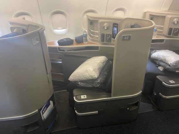 Review: American Airlines A321T First Class New York - Los Angeles ...