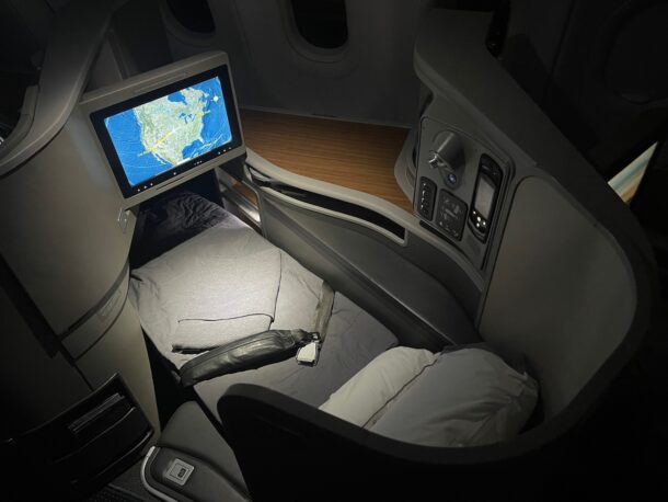 Review: American Airlines A321T First Class New York - Los Angeles ...