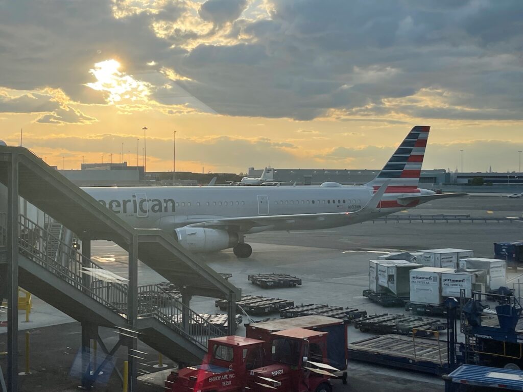 Review: American Airlines A321T First Class New York - Los Angeles ...