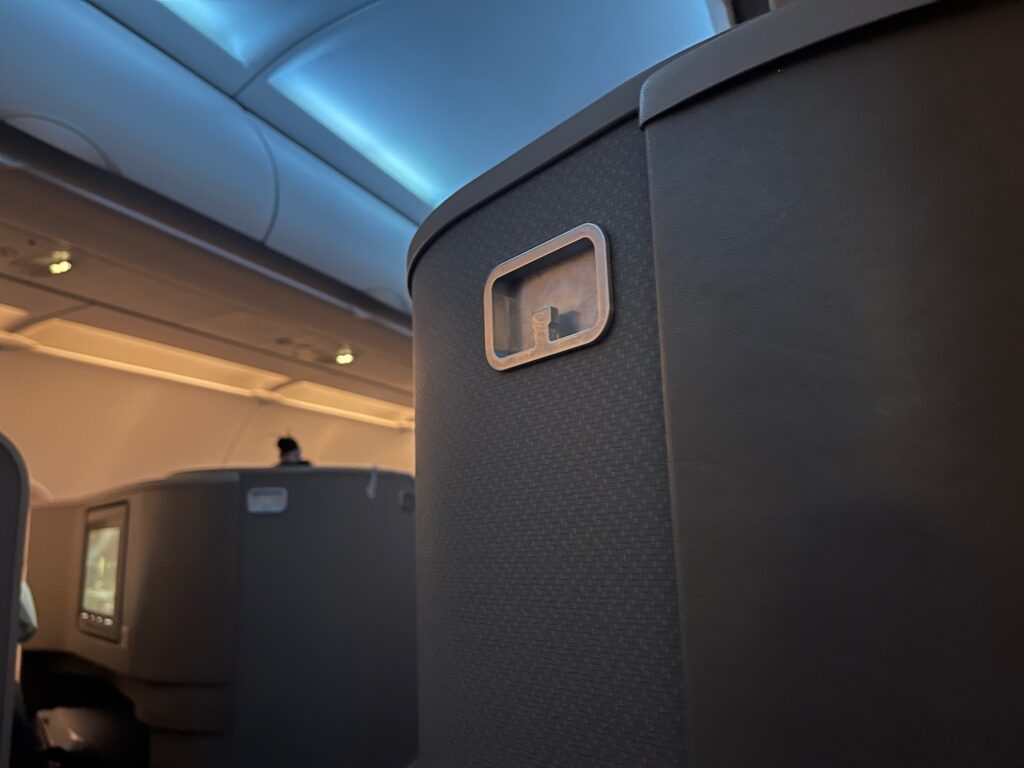 Review: American Airlines A321T First Class New York - Los Angeles ...