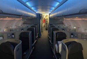 Review: American Airlines A321T First Class New York - Los Angeles ...
