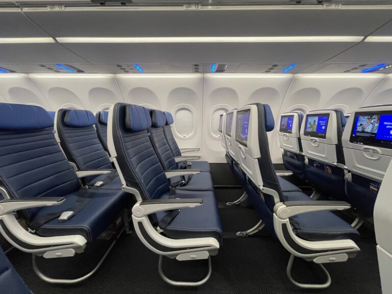 United A321neo: First Look at the New Cabin