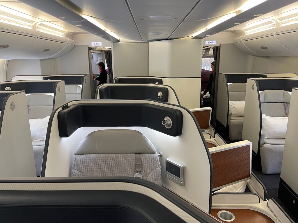 Review: Qantas A380 First Class Sydney - Los Angeles - Live and Let's Fly