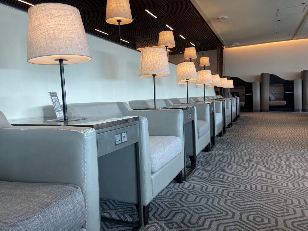 Review: Singapore Airlines SilverKris Lounge Manila (MNL) - Live and ...
