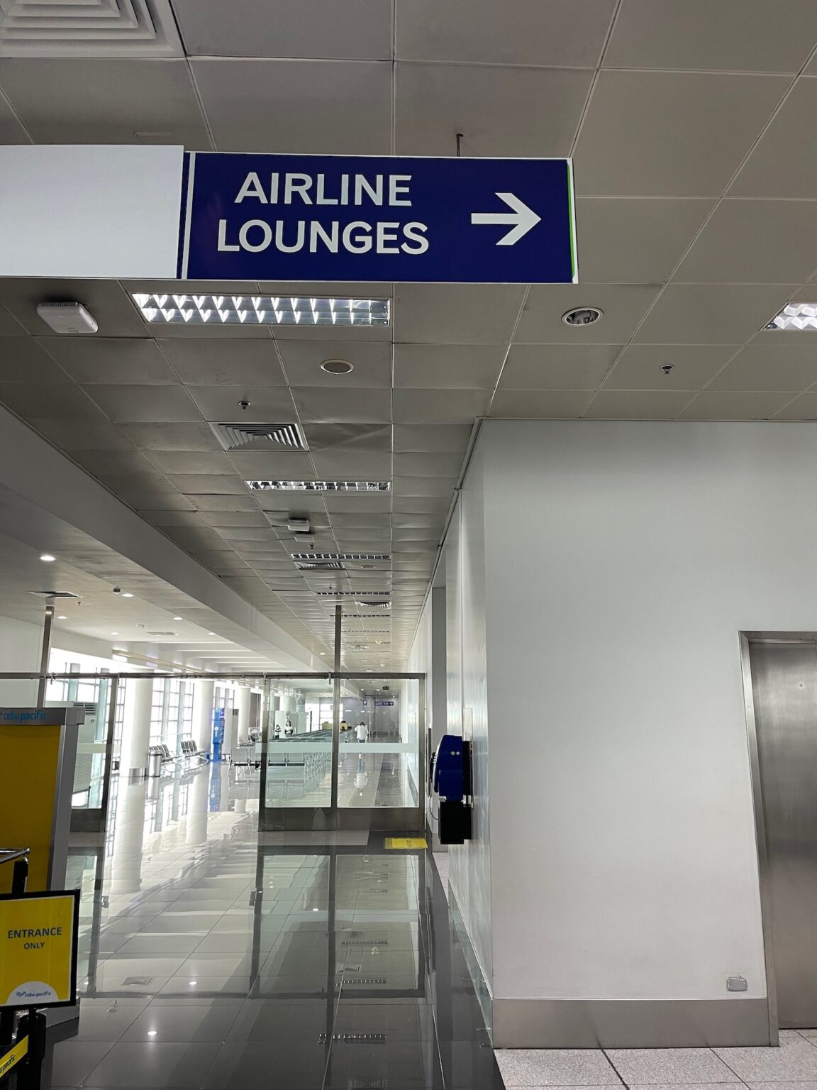 Review: Singapore Airlines SilverKris Lounge Manila (MNL) - Live and ...