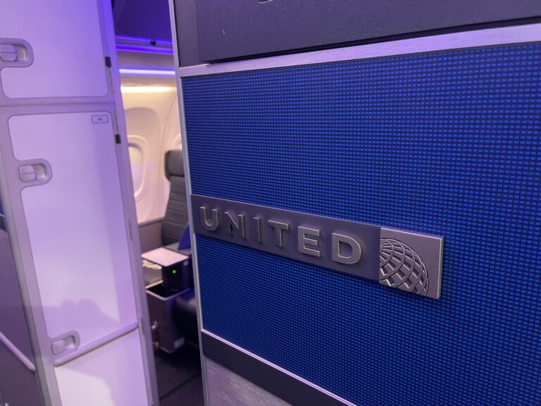 Review: United Airlines A321neo Economy Class (Inaugural Flight) - Live ...