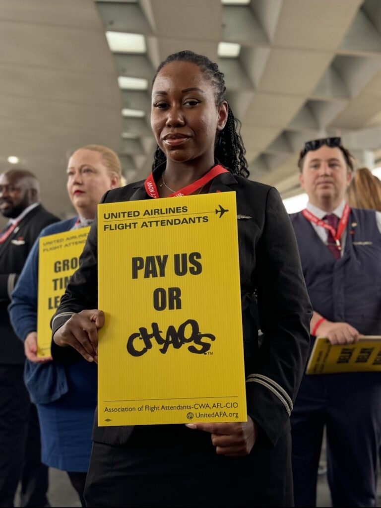 Flight Attendants At United Airlines Threaten "Pay Us Or Chaos" - Live ...