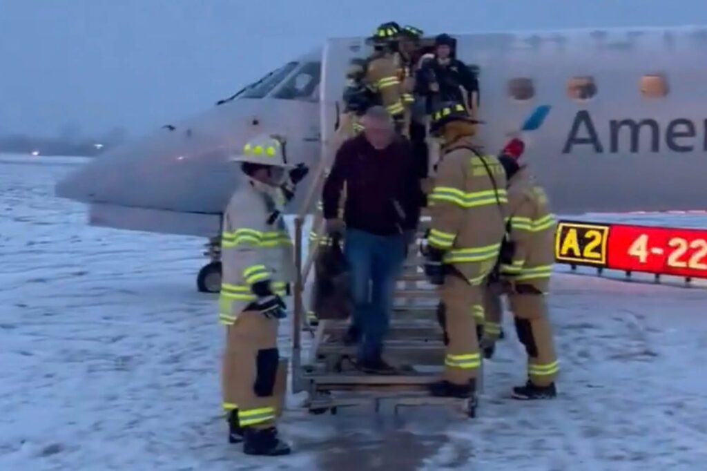 Passengers Safe as American Airlines Flight Skids Off Runway