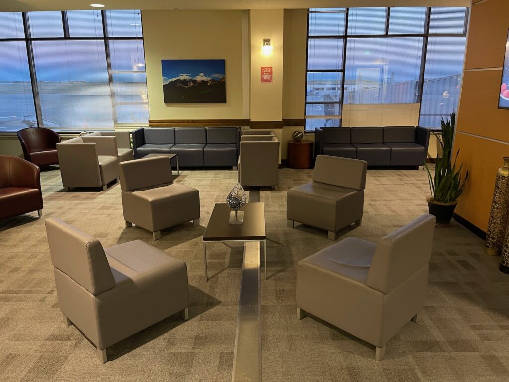 Review: Premier Lounge Colorado Springs (COS) - Live and Let's Fly