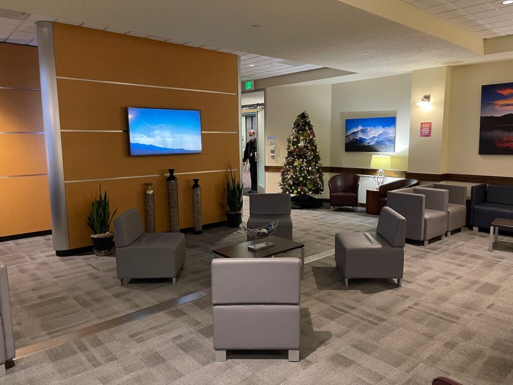 Review: Premier Lounge Colorado Springs (COS) - Live and Let's Fly
