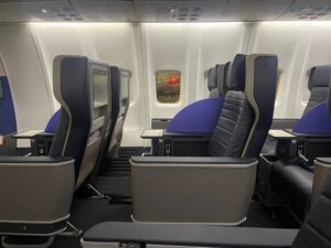 Review: United Airlines 737-800 First Class - Live and Let's Fly