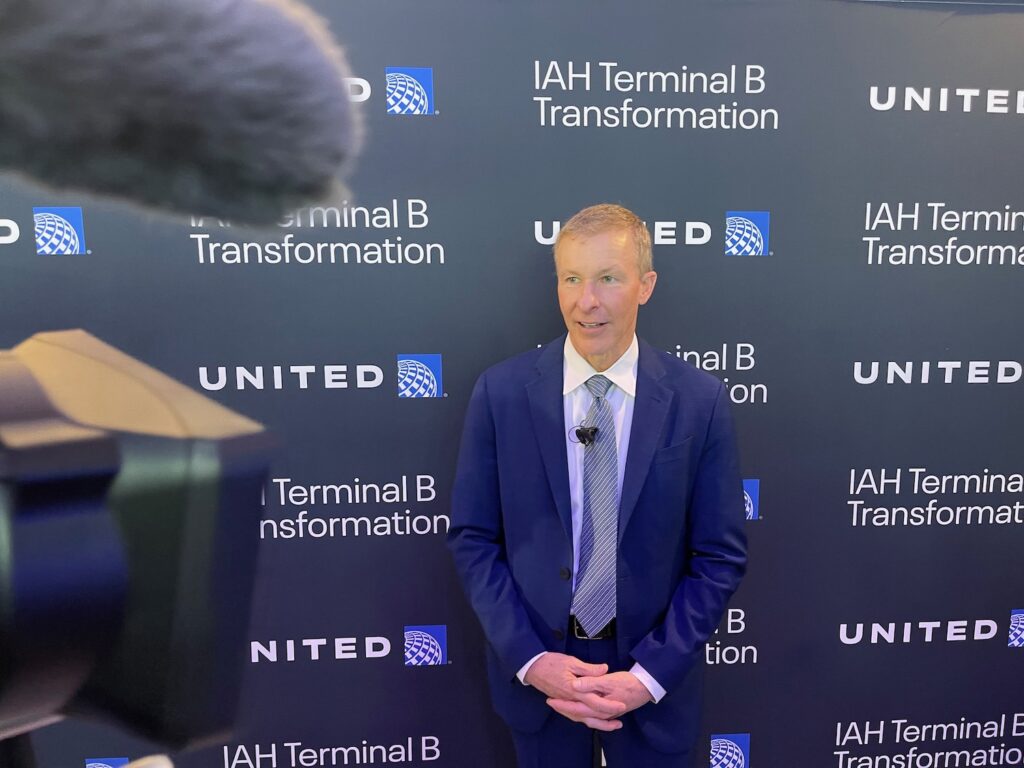 United Airlines CEO Clarifies Future Of Boeing 737 MAX 10 - Live and ...