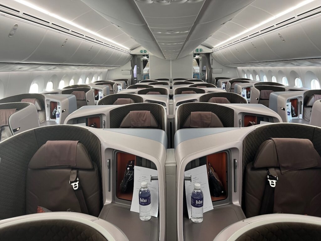 Review: Singapore Airlines 787-10 Business Class - Live and Let's Fly