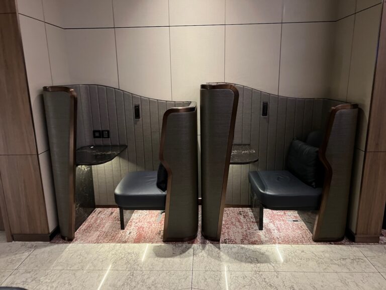 Review: Singapore Airlines First Class Lounge (SIN) - Live and Let's Fly