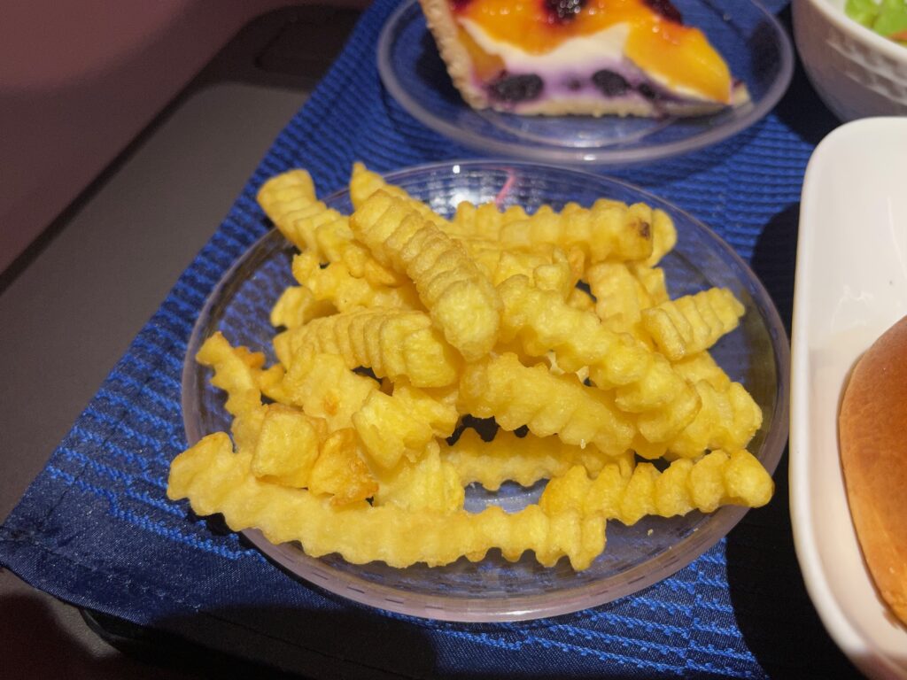 Cheeseburger Always A Safe Bet In United Airlines First Class - Live ...