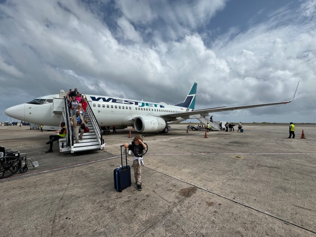 First Impressions: WestJet 737-700 Premium Class - Live and Let's Fly