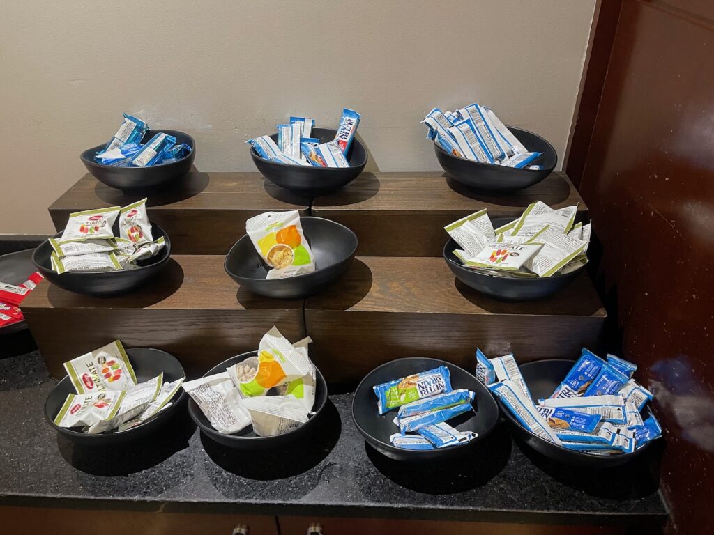 Review: American Airlines Admirals Club Charlotte (CLT - Concourse C ...