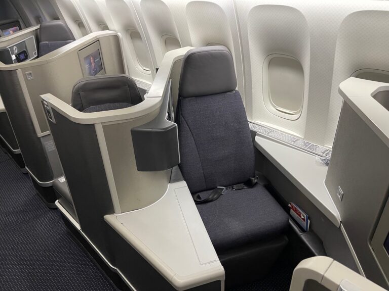 Review: American Airlines 777 Business Class - Live and Let's Fly