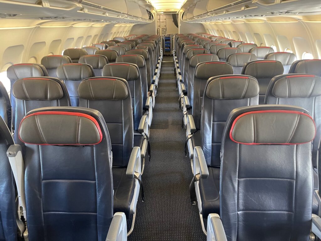 Review: American Airlines A319 Economy Class - Live and Let's Fly