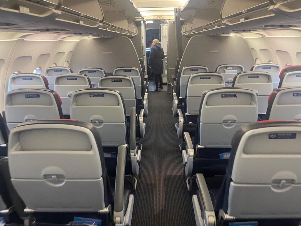 Review: American Airlines A319 Economy Class - Live and Let's Fly