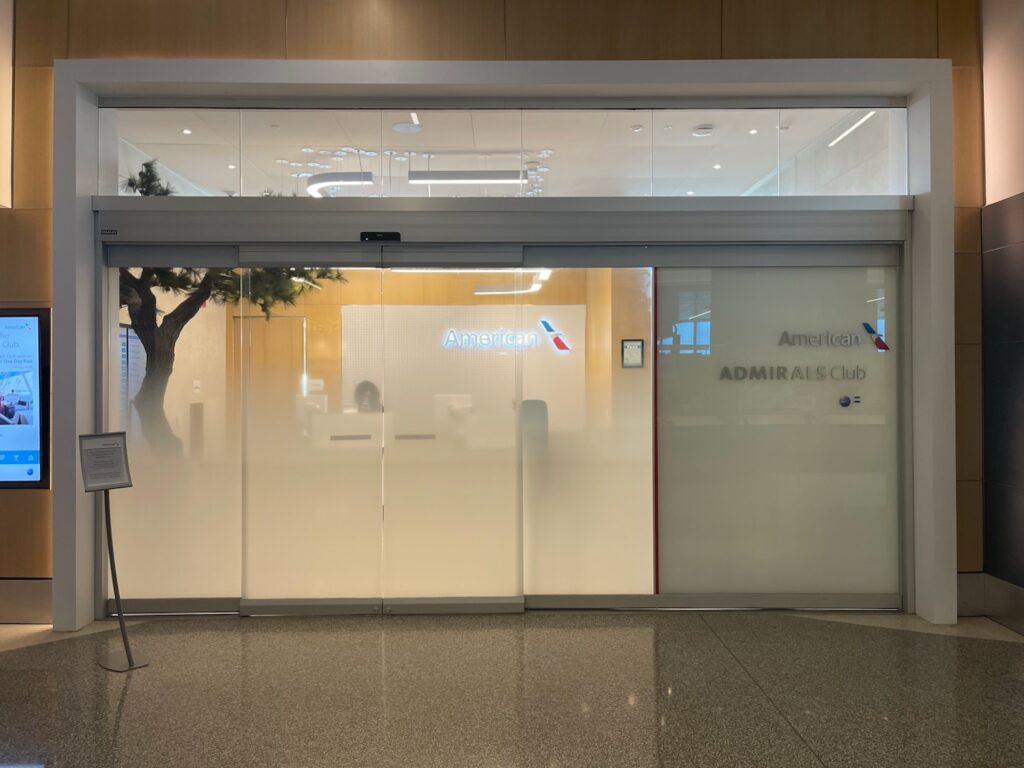 Review: American Airlines Admirals Club San Francisco (SFO) - Live and ...