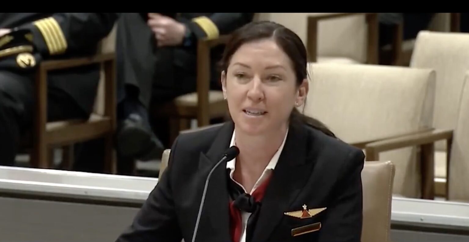 Senator Calls Delta Pilot A Stewardess. She Was Not Amused. - Live and ...