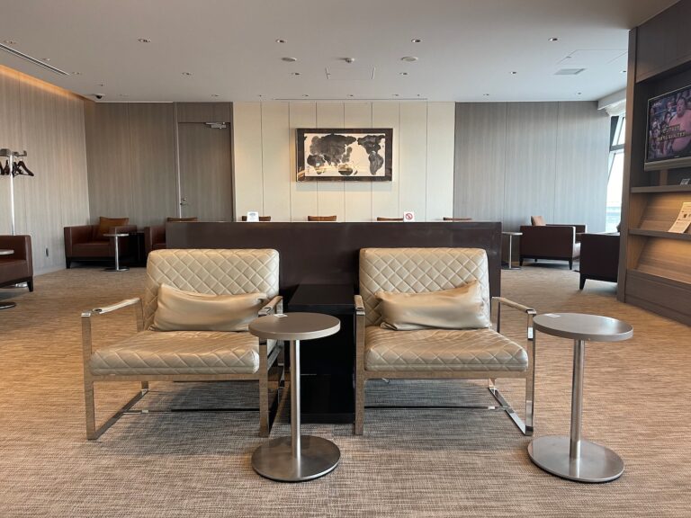 Review: JAL First Class Lounge Tokyo Haneda (HND) - Live and Let's Fly