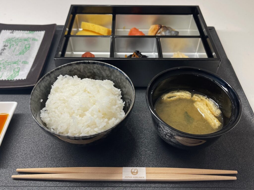 Review: JAL First Class Lounge Tokyo Haneda (HND) - Live and Let's Fly