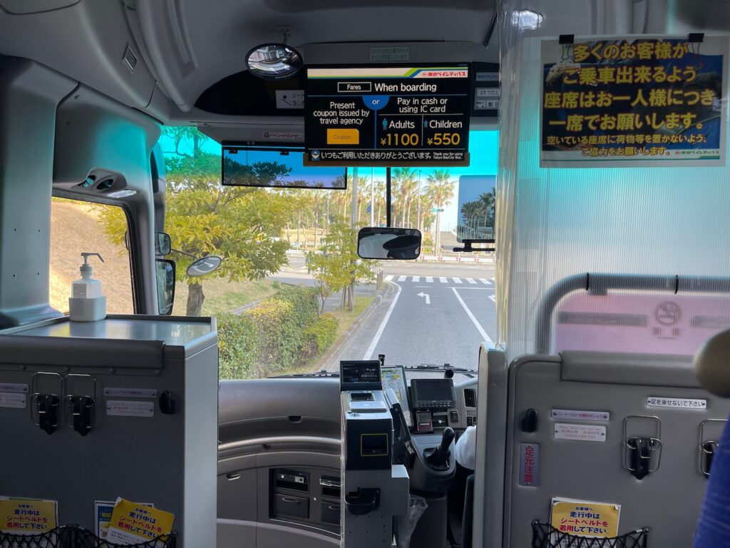 "Limousine" Bus From Tokyo Bay To Haneda Airport - Live and Let's Fly