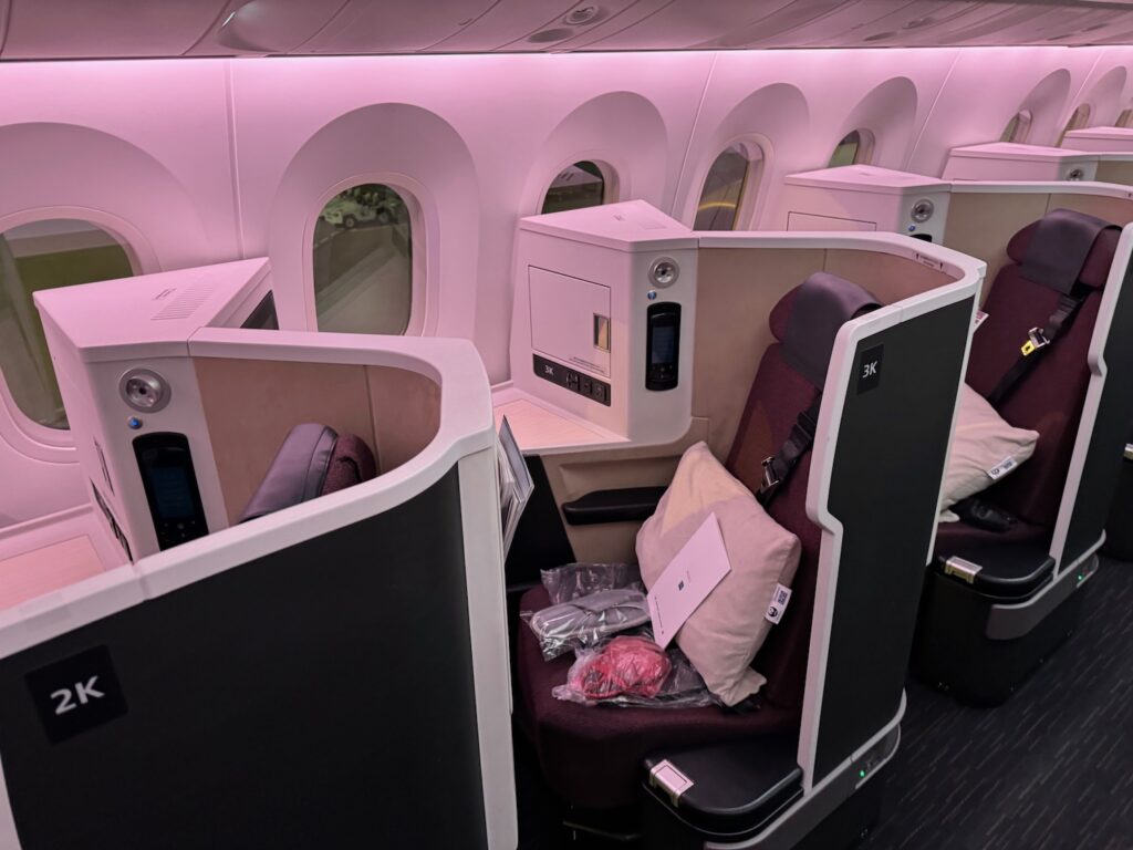 My Surprsingly Comfortable JAL 787-9 Business Class Flight - Live and ...