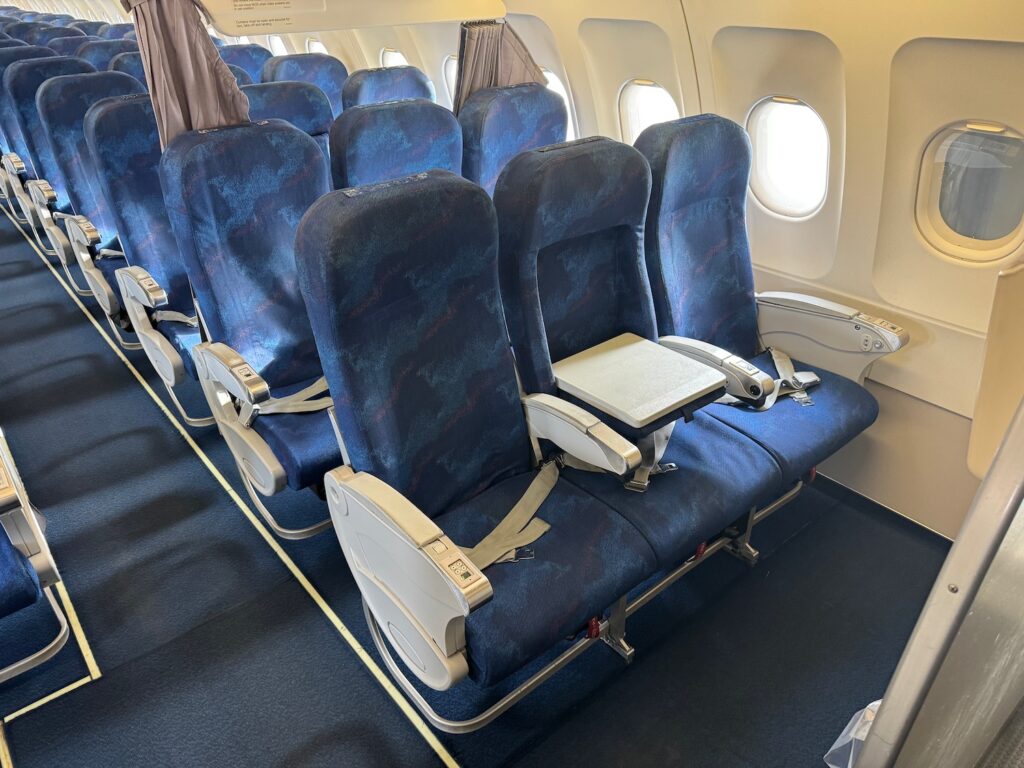 Review: TAROM A318 Business Class - Live and Let's Fly