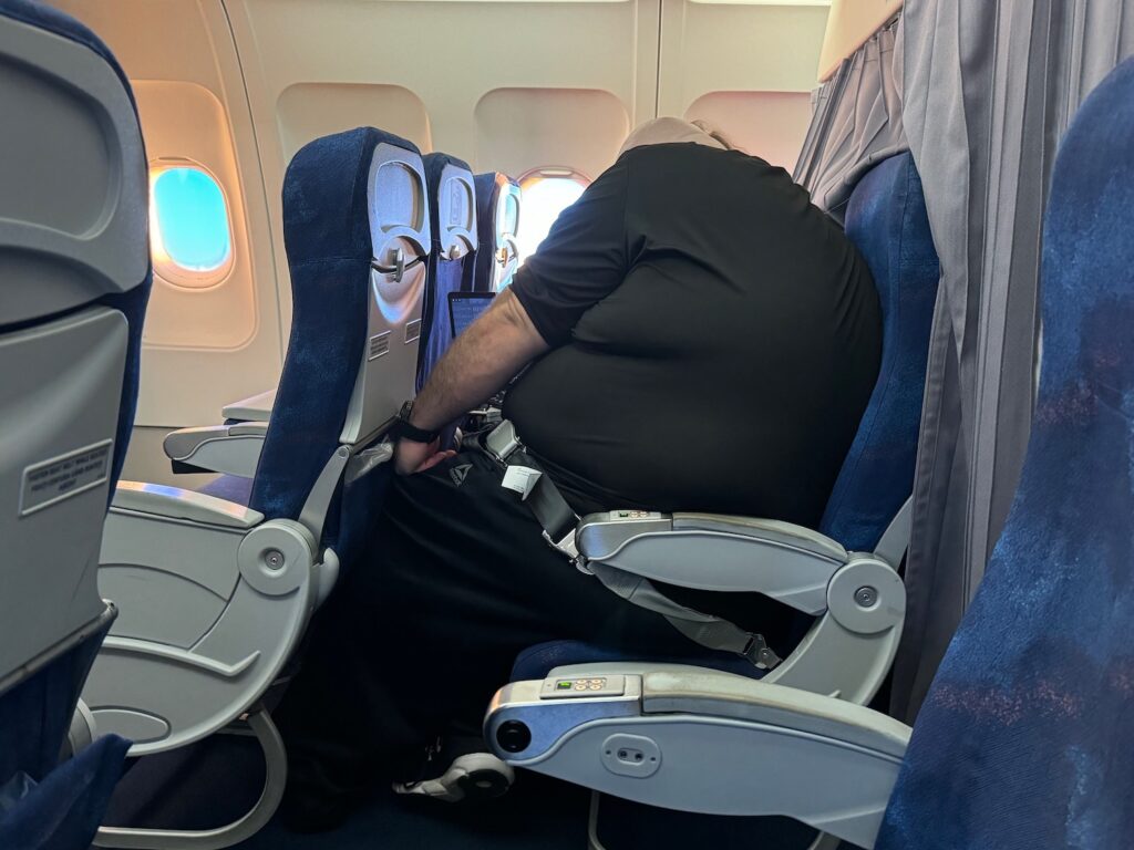 Review: TAROM A318 Business Class - Live and Let's Fly