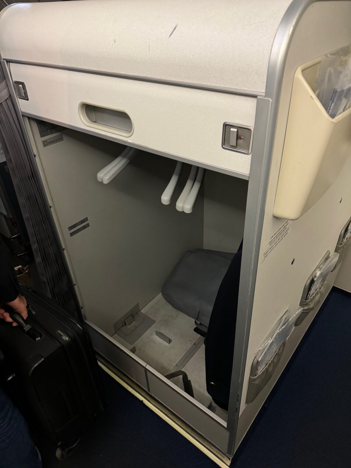 Review: TAROM A318 Business Class - Live and Let's Fly