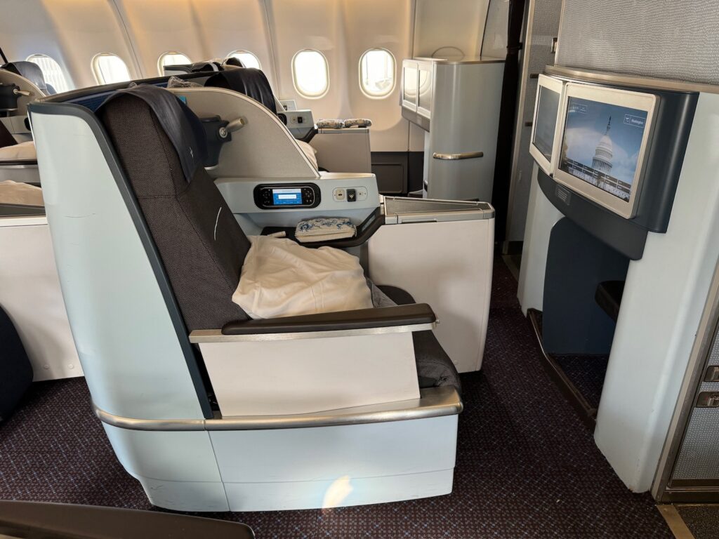 Review: KLM A330-200 Business Class - Live and Let's Fly