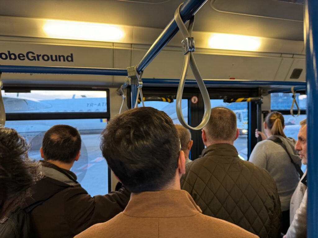 Review: TAROM ATR 72-500 Business Class - Live and Let's Fly