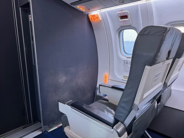 Review: TAROM ATR 72-500 Business Class - Live and Let's Fly